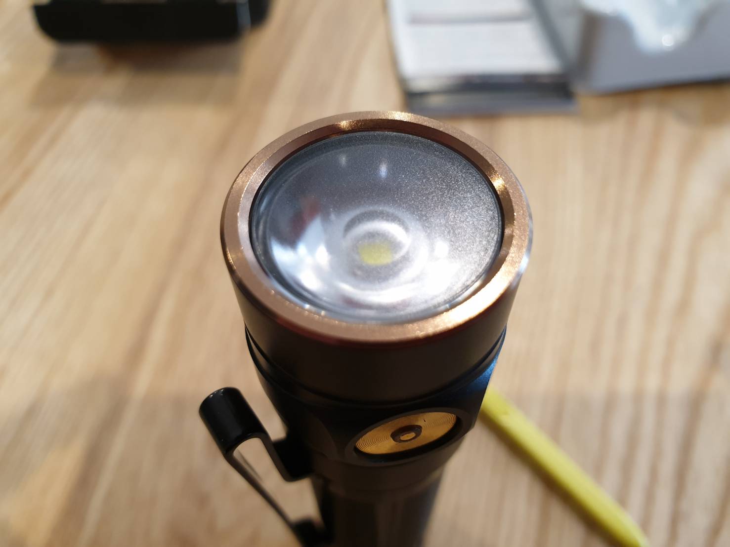 Sun Flashlight จำหน่าย ไฟฉายประสิทธิภาพสูง: ไฟฉายFENIX E30R Powerful