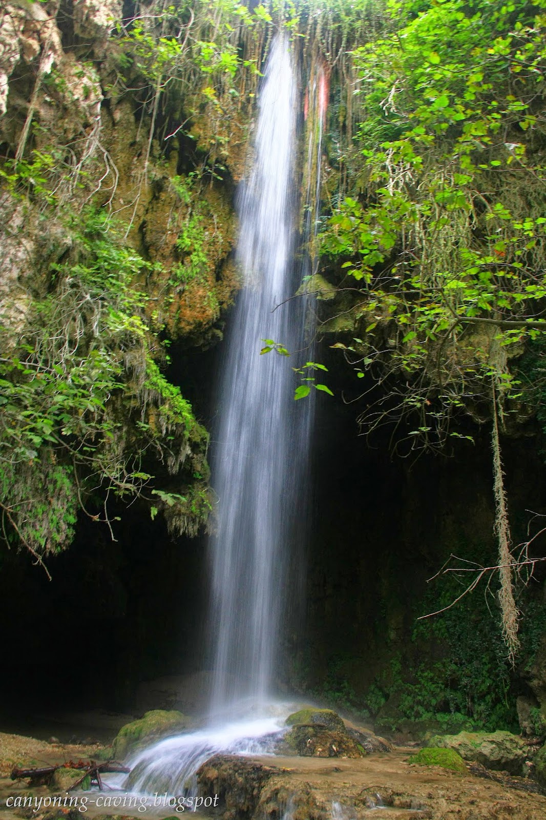 Canyoning - Caving: Καταρράκτης Ζεστών νερών, Σιδηρόκαστρο, Σέρρες