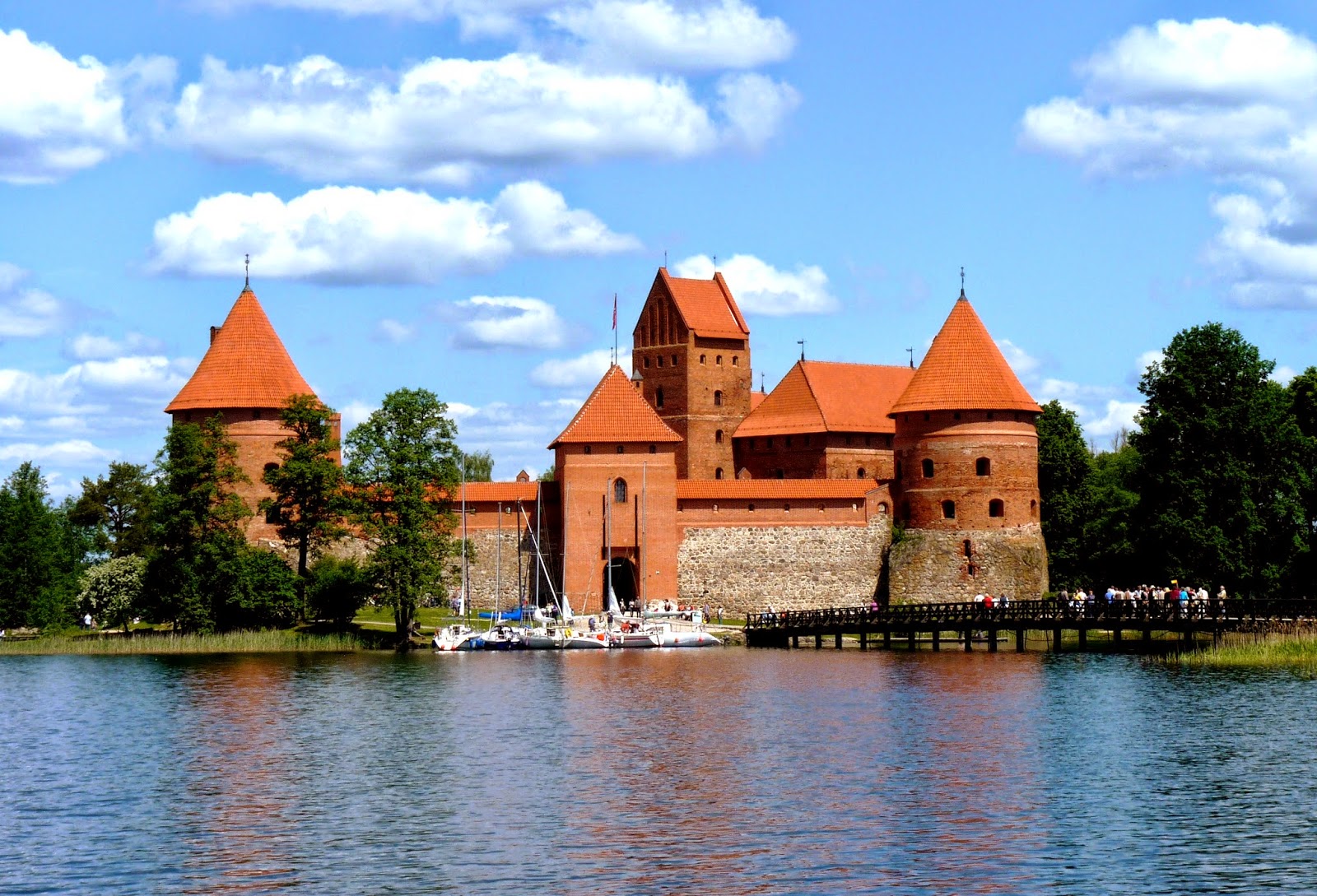 Blok888: Top 10 Most Beautiful Castles With Breathtaking Scenery