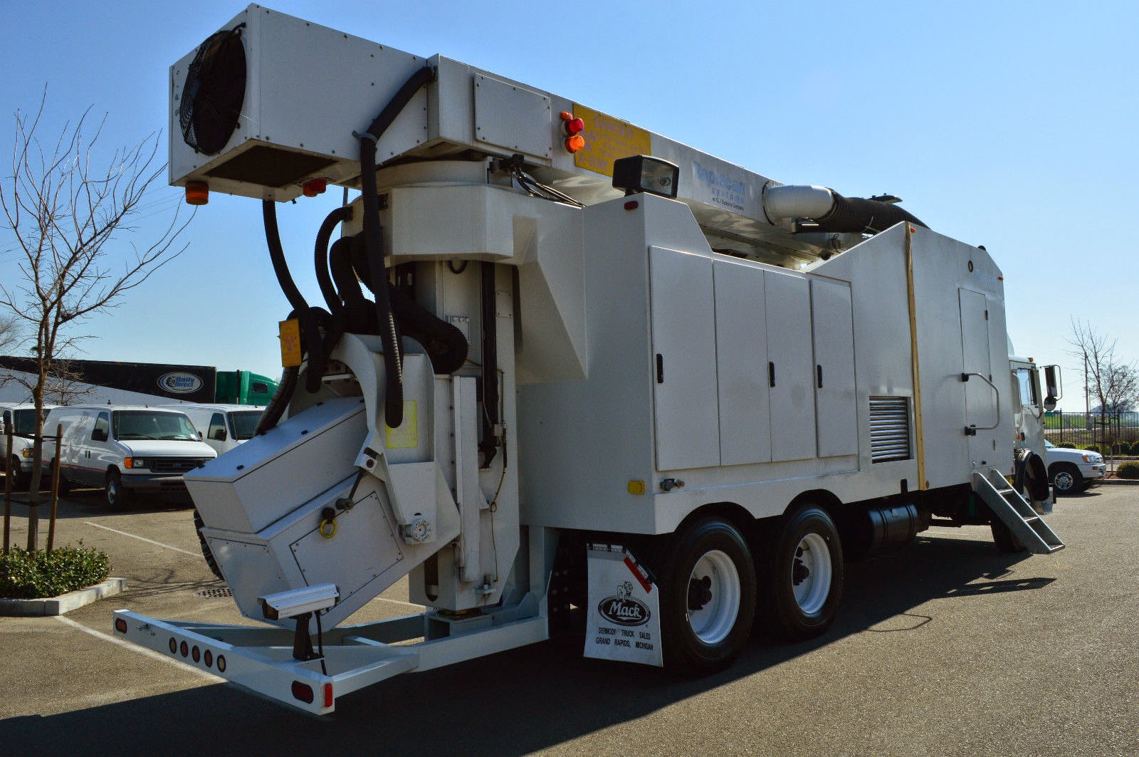 25k: One Gov't Owned: 2007 Mack XRay Scanning Truck - DailyTurismo