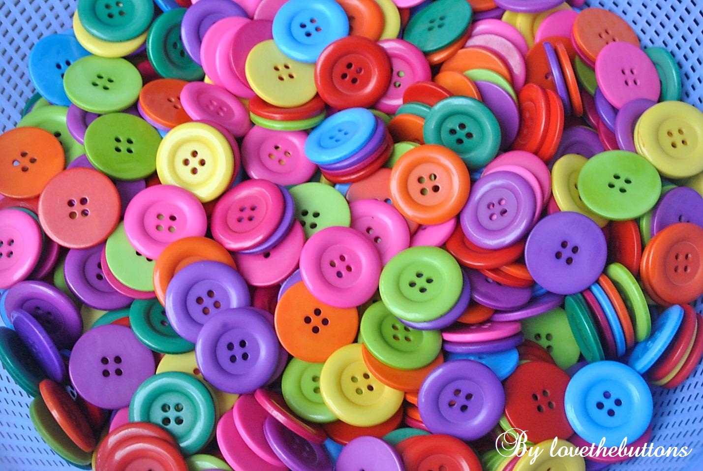 .LoveTheButtons.: Deli Big Buttons 28mm
