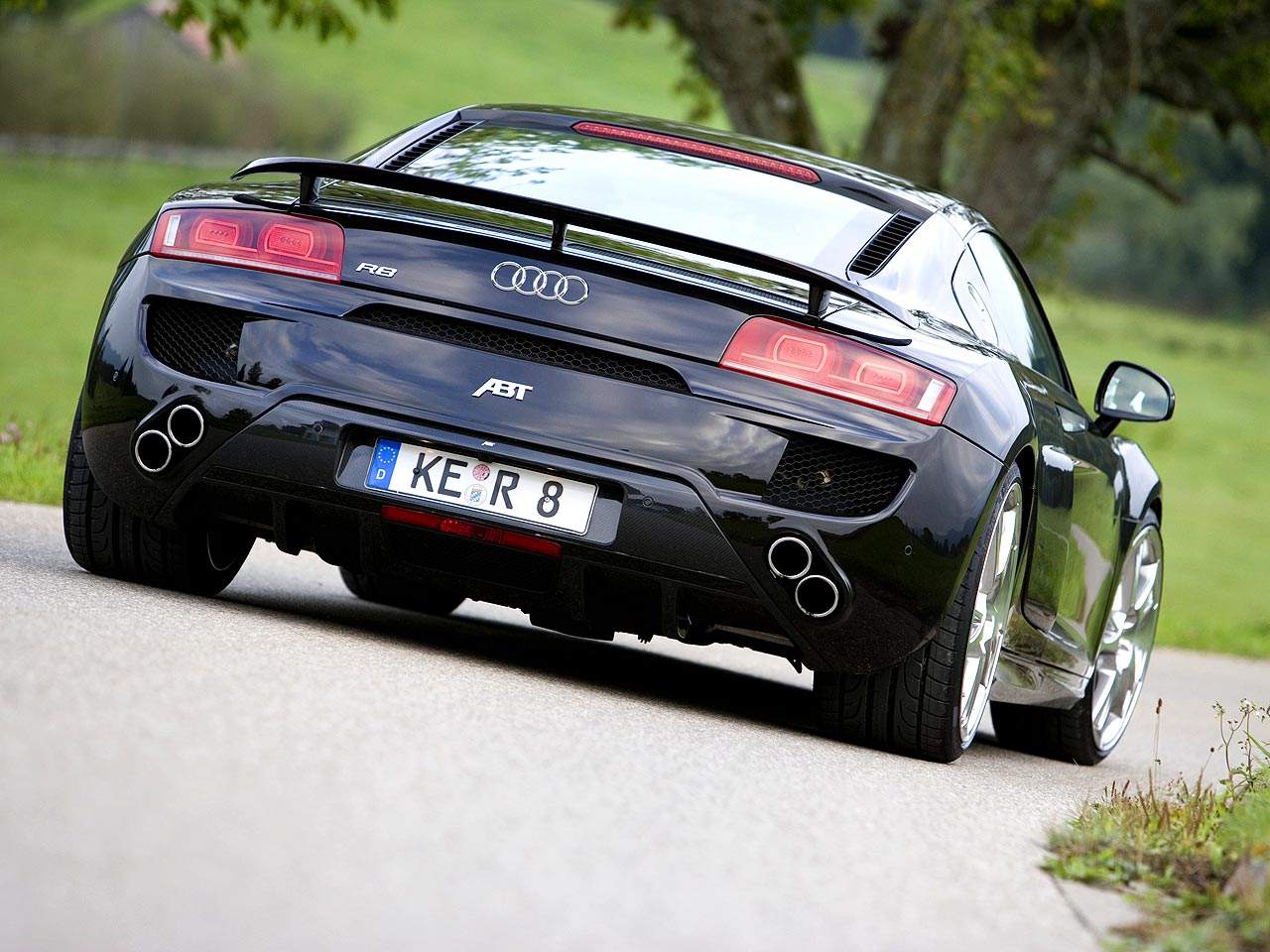 ezinecar: AUDI R8 ABT