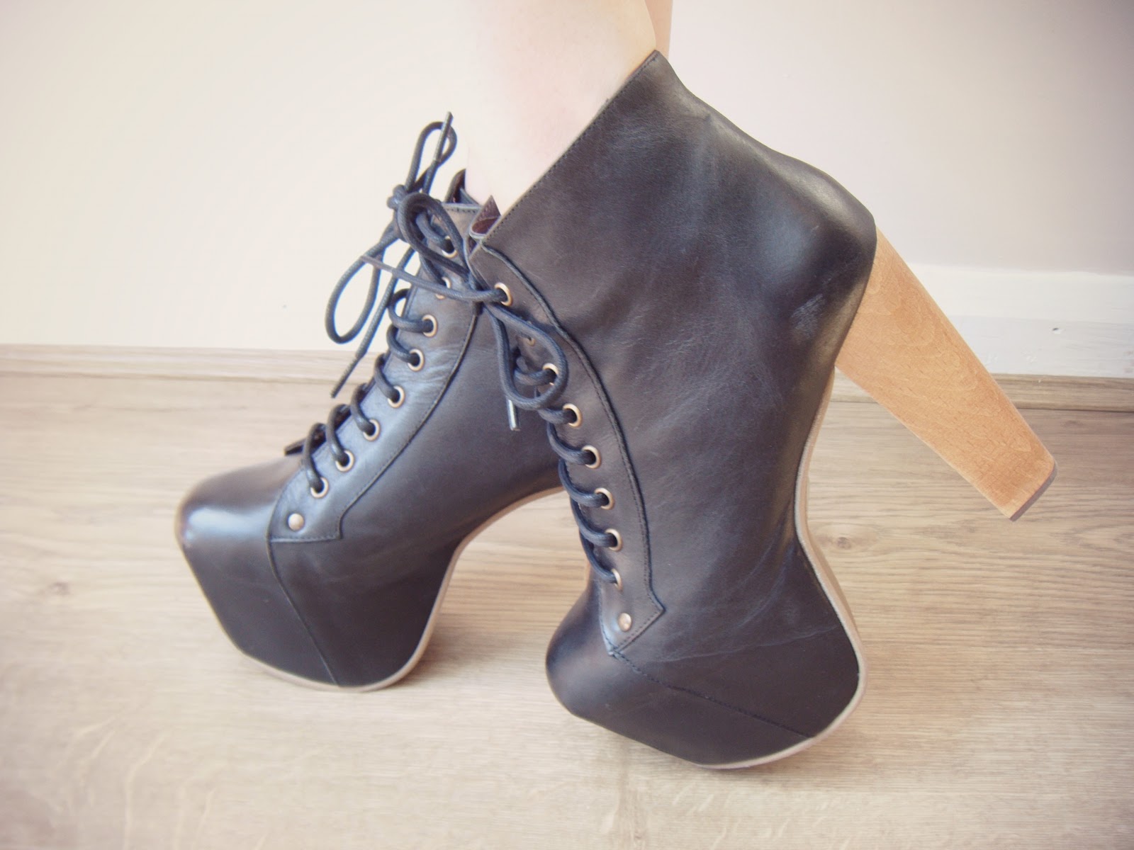 Girl about Dubai: Shoes Galore!