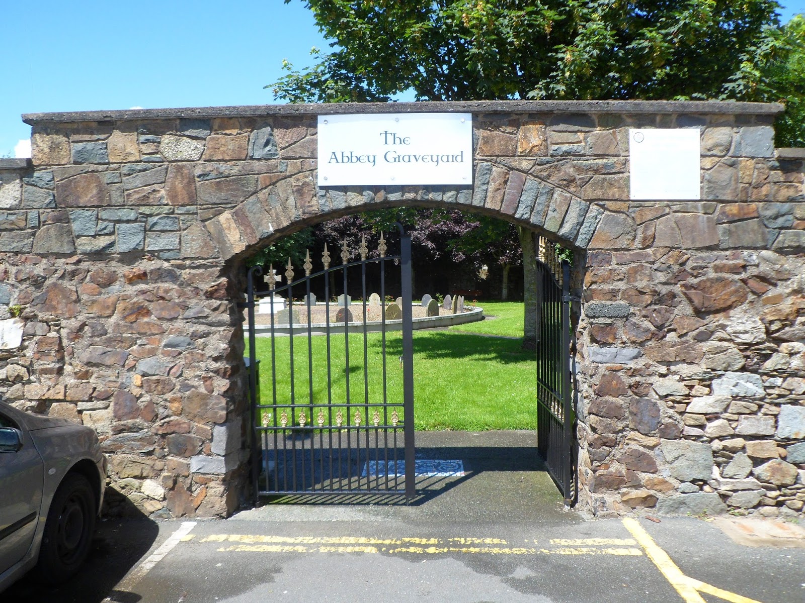 Arklow Online: Arklow History #1 - The Abbey Graveyard