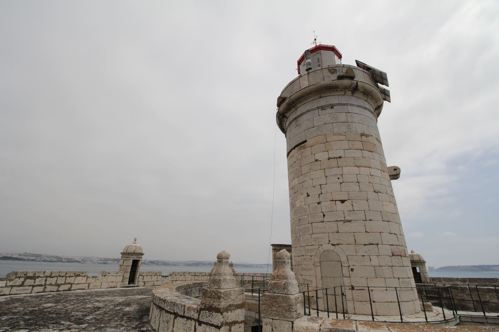 Vou ali ser Feliz....já volto!: Farol do Bugio: o Forte à entrada do ...
