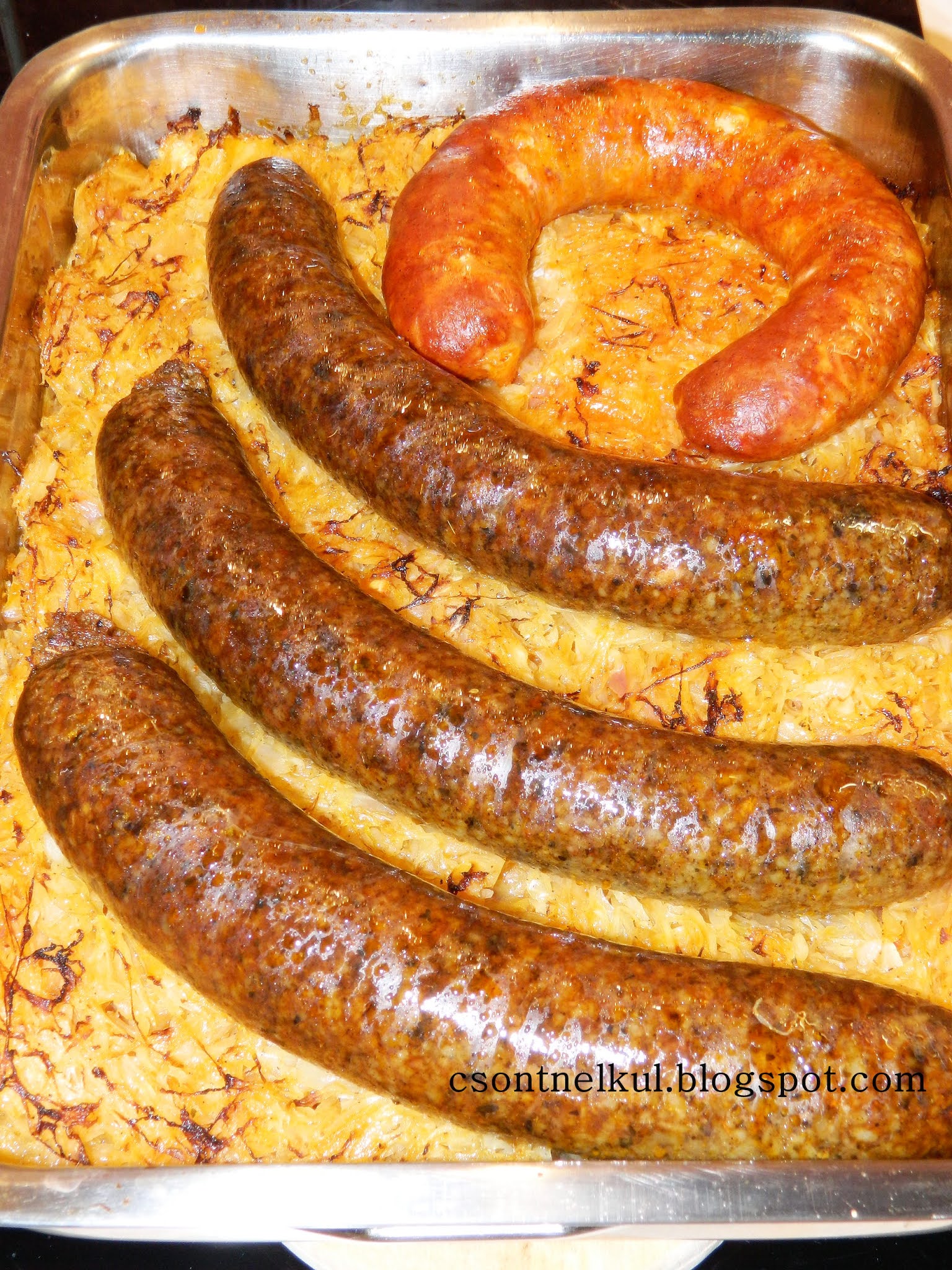 Csont nélkül...csak egyszerűen: Savanyú káposzta ágyon sült hurka és ...