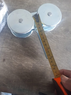 Rel pintu geser: Roda Atas Rel Pintu Geser