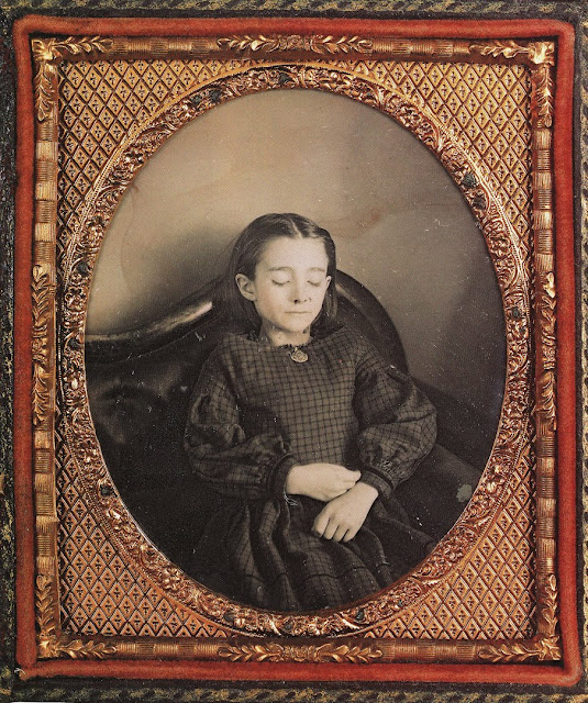 mdolla: Stiff Pose Victorian Postmortem photography (140 Pics)