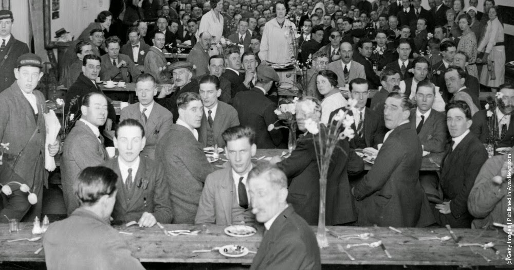 13 Amazing Vintage Photographs Captured the 1926 General Strike in ...