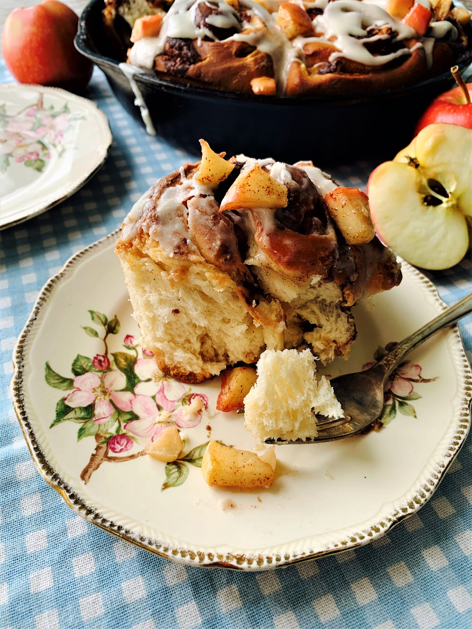sweetsugarbean: Apple Cinnamon Buns with Maple Bourbon Icing