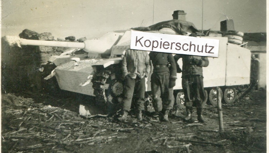 Snapshots from the Ostfront: STUG III Langrohr Saukopfblende ...
