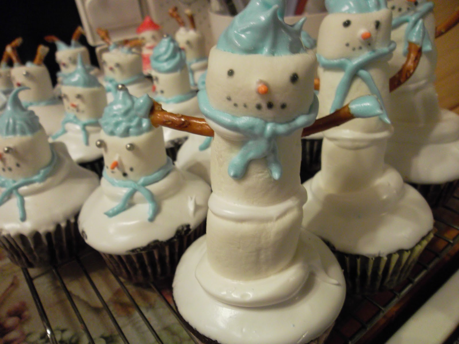 Crafty Quirky Cook: Snowman Cupcakes