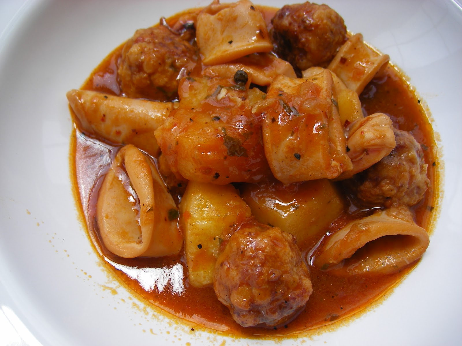 el placer del paladar: Guisado de Albóndigas y Calamar