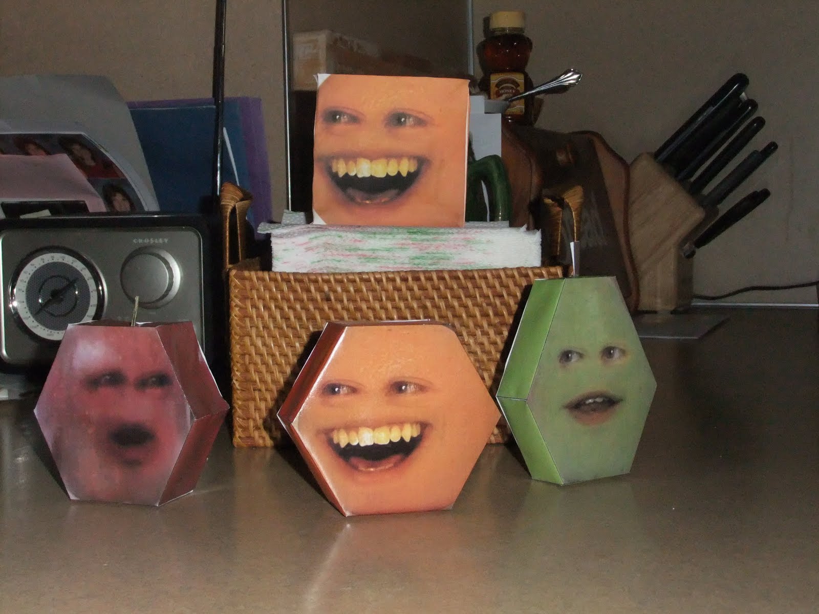 cartoon network papercrafts: annoying orange crew