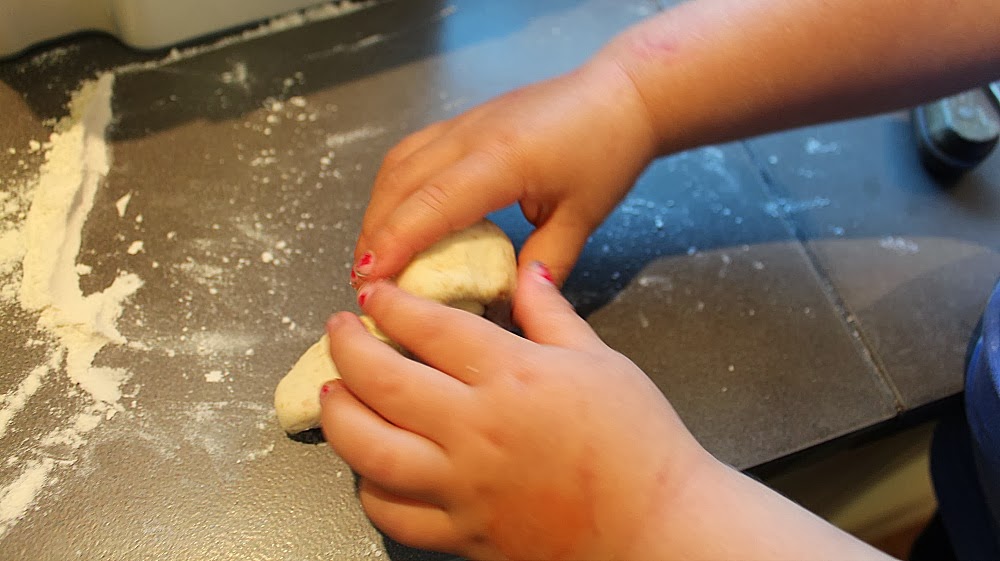 Little people design: Snail bread