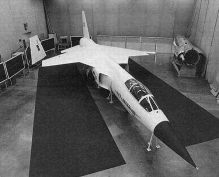 SI VIS PACEM, PARA BELLUM: Lockheed X 27, CL 1200 LANCER e CL 704 VTOL