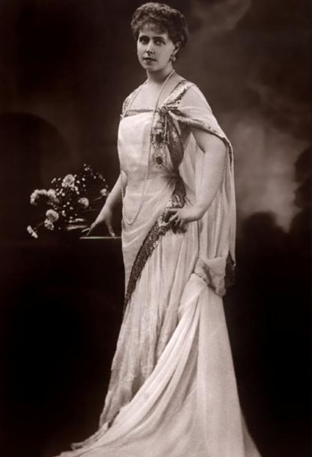 The Last Queen of Romania: 18 Stunning Portraits of Marie of Romania in ...