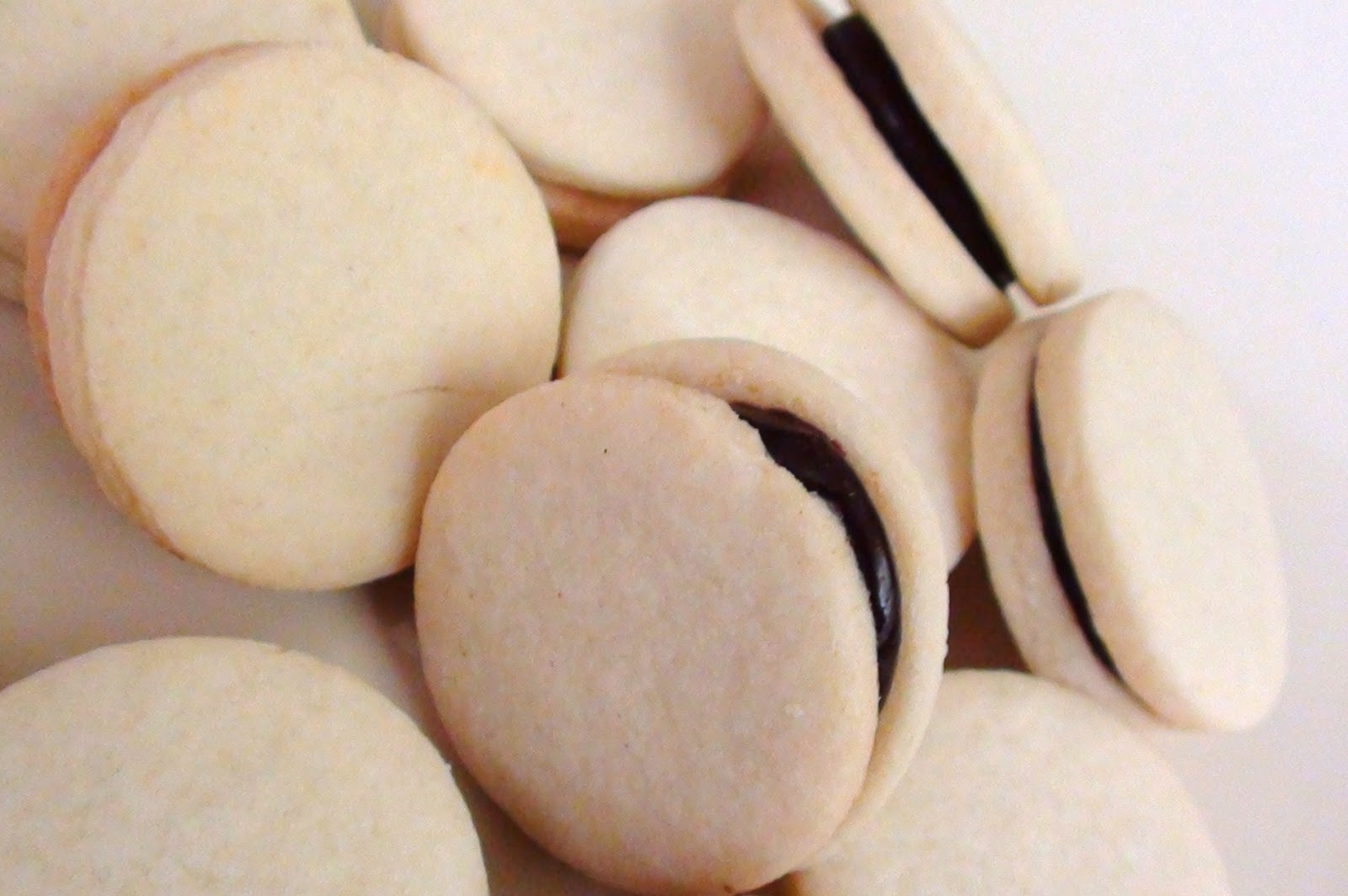 zsuzsa is in the kitchen: GANACHE SANDWICH COOKIES