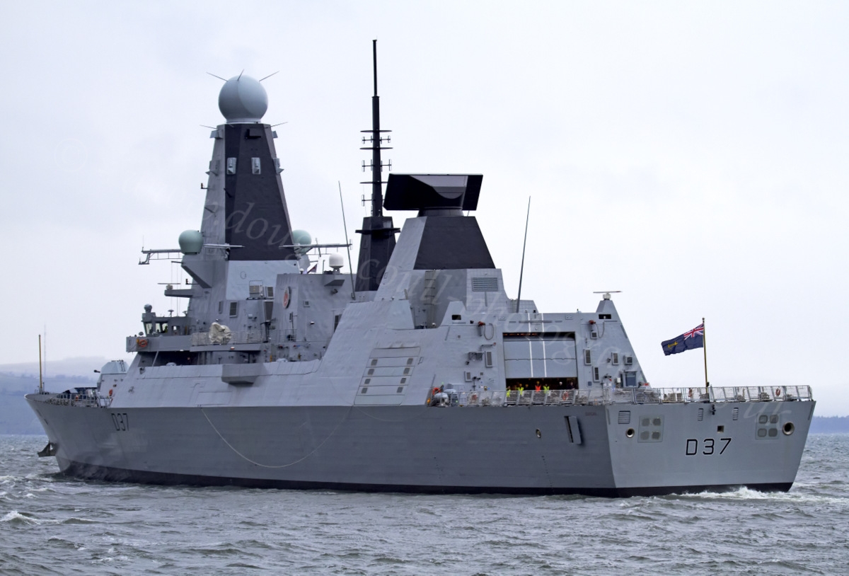 Dougie Coull Photography: (HMS) Duncan Heads to Portsmouth