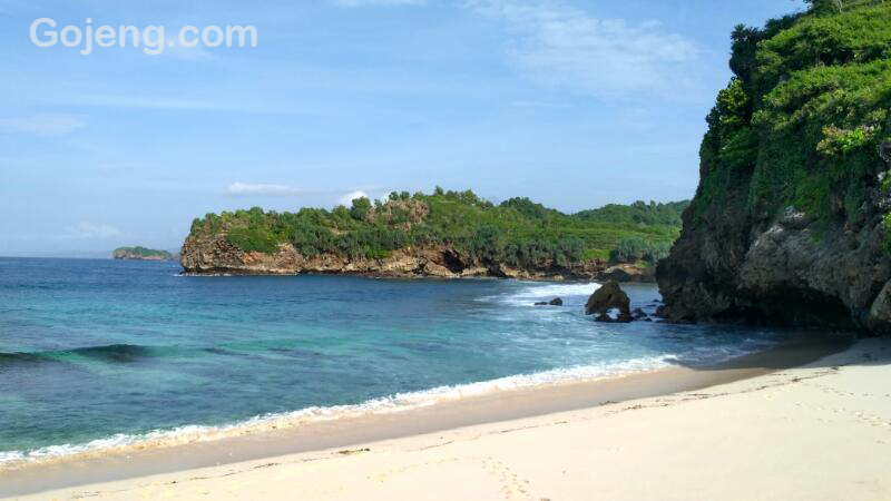 Pesona Pantai Srau Pacitan - Go Jeng Jeng