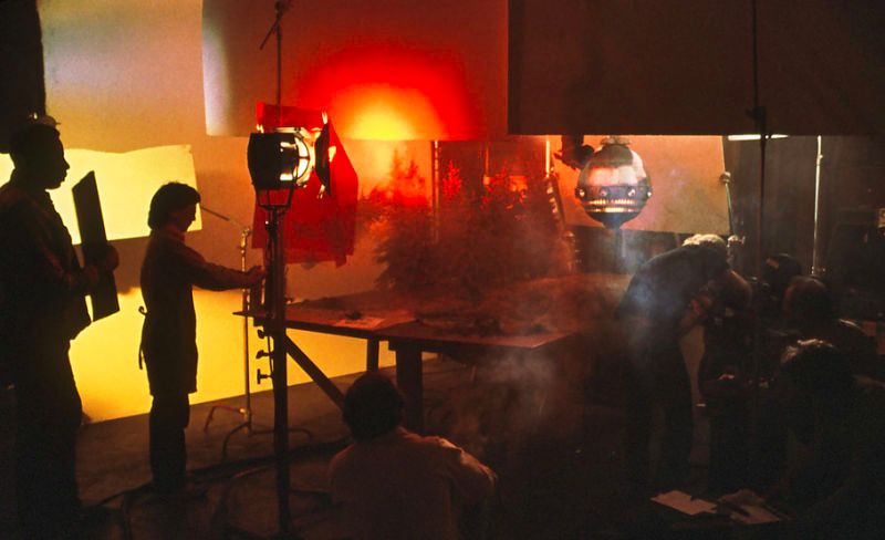 45 Amazing Behind the Scenes Photos From Steven Spielberg's ...