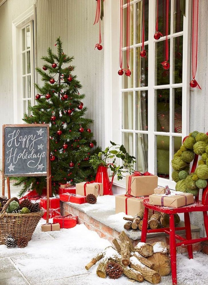 10+ Incredible DIY Christmas Patio Ideas