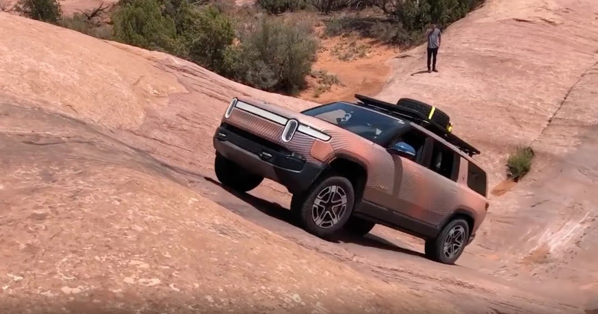 Rivian mostra R1T a subir declive de 45º | Aberto até de Madrugada
