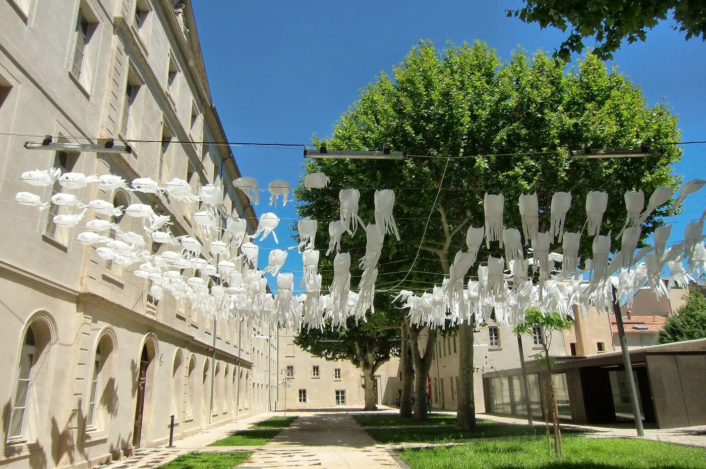 Jacques Salles: Canopée de l'Air du Temps - Cour de l'Archevêché à Avignon