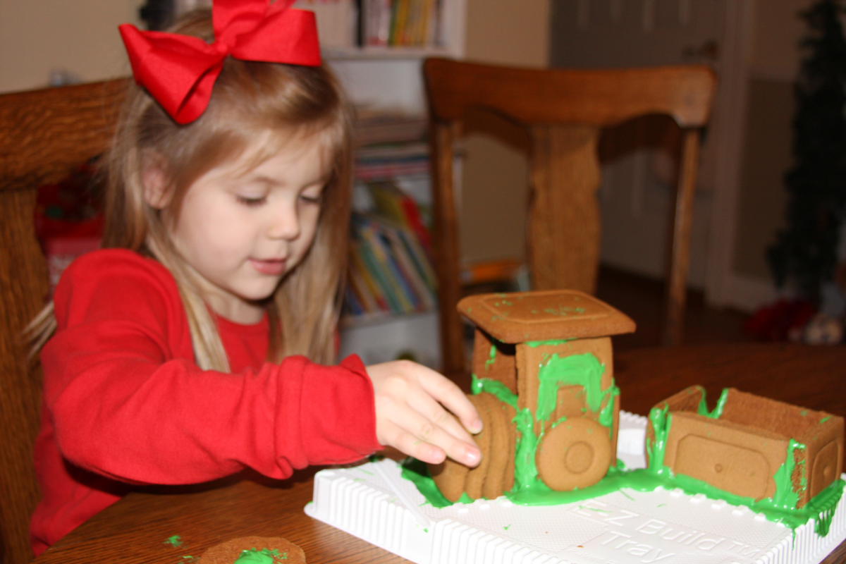 Lueker Munchkins: Gingerbread Train