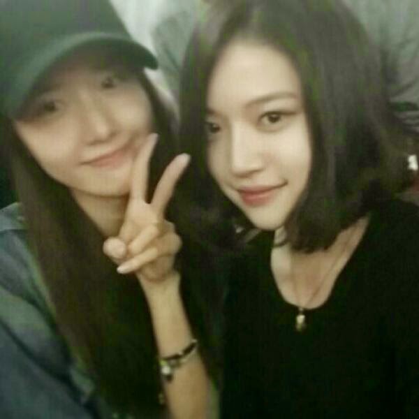 SNSD Yoona Selca Picture with a Friend - SNSD GG'S