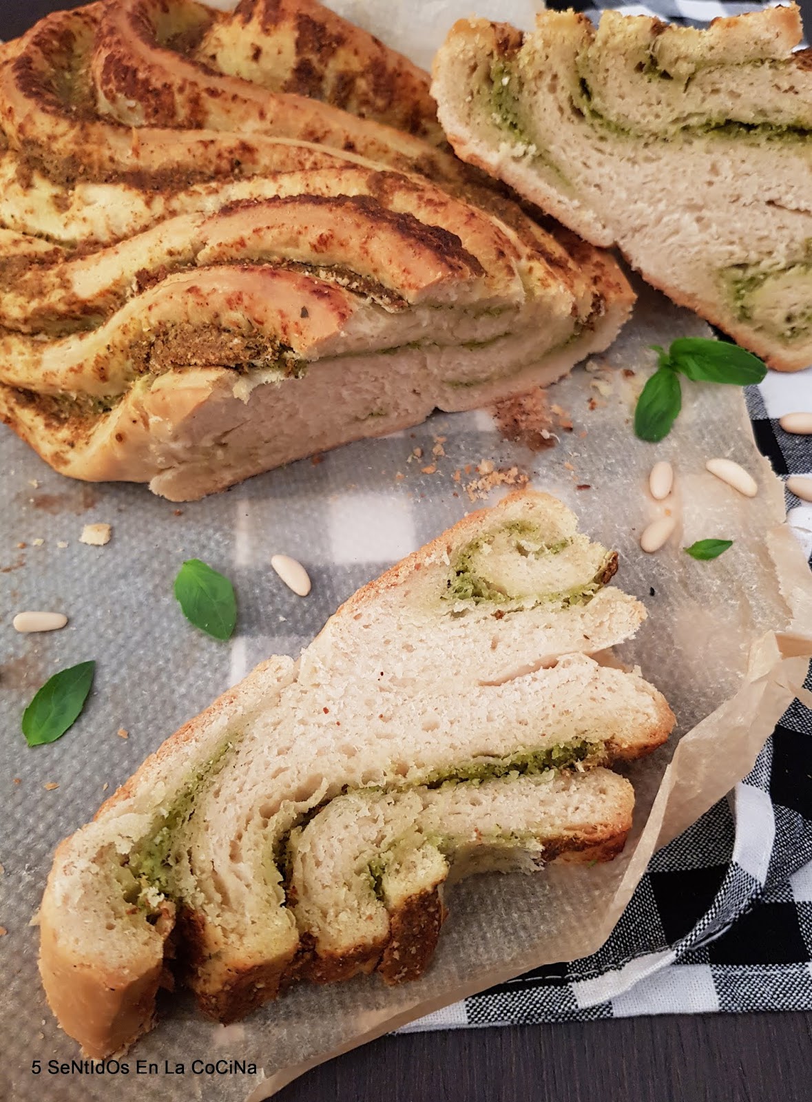 5 SeNtIdOs En La CoCiNa: Pan trenzado de pesto