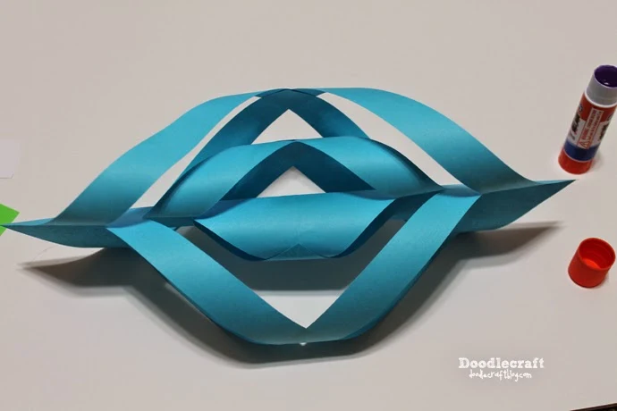 Deck the Halls with Paper! 3D Snowflakes and Paper chains!