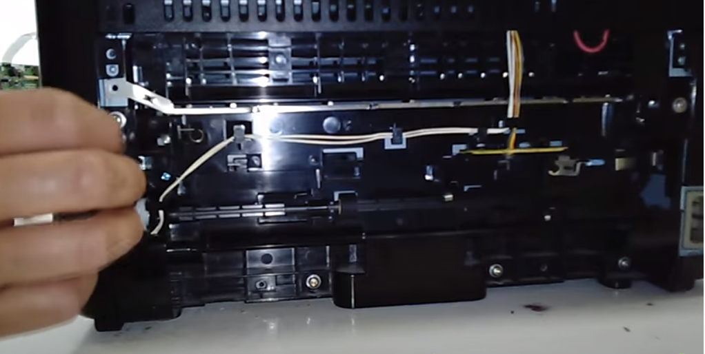 Interfaces, servicios del computador, tarjeta madre , memorias, puerto ...