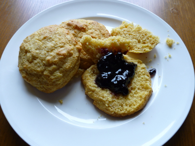gatti fili e farina: TWD : Maple Corn Biscuits