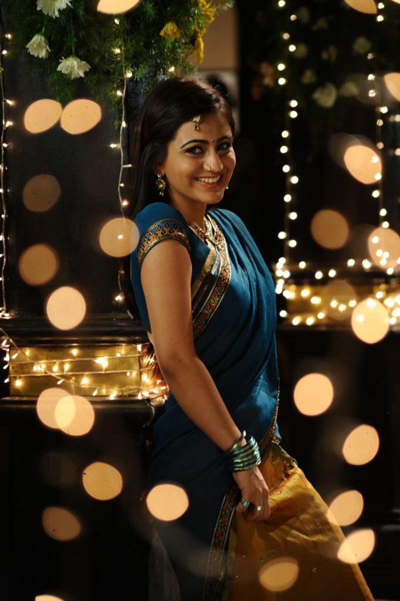 Desi Actress in Saree: Aksha in Saree Latest Hot Spicy Stills ★ Desipixer