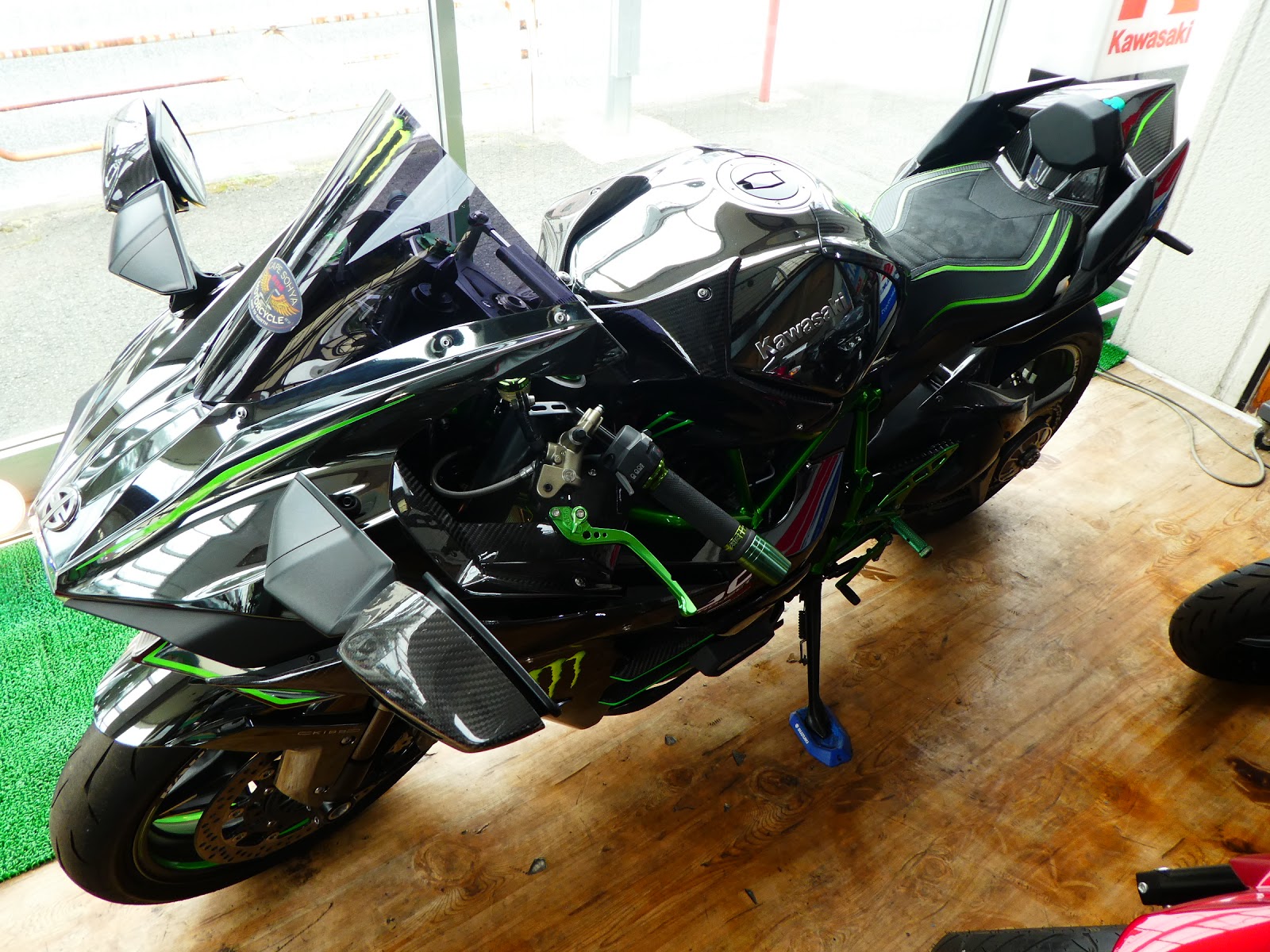 blueskyfuji: インターブルーム上大岡店 閉店に思う、日本のバイク事情とZX-25Rの今後