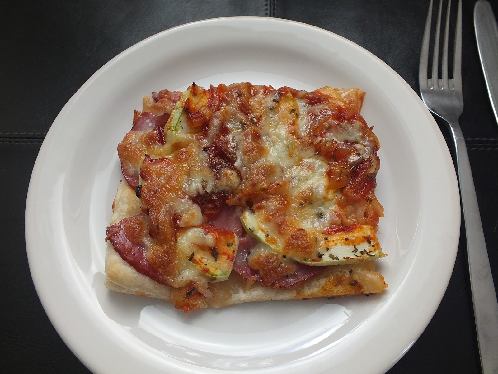 Pietų stalas: Sluoksniuotos tešlos pyragas su aguročiu