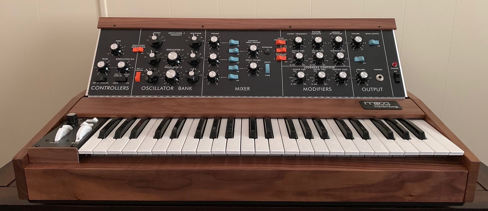 MATRIXSYNTH: Moog MiniMoog Model D Reissue - Rare Walnut Edition