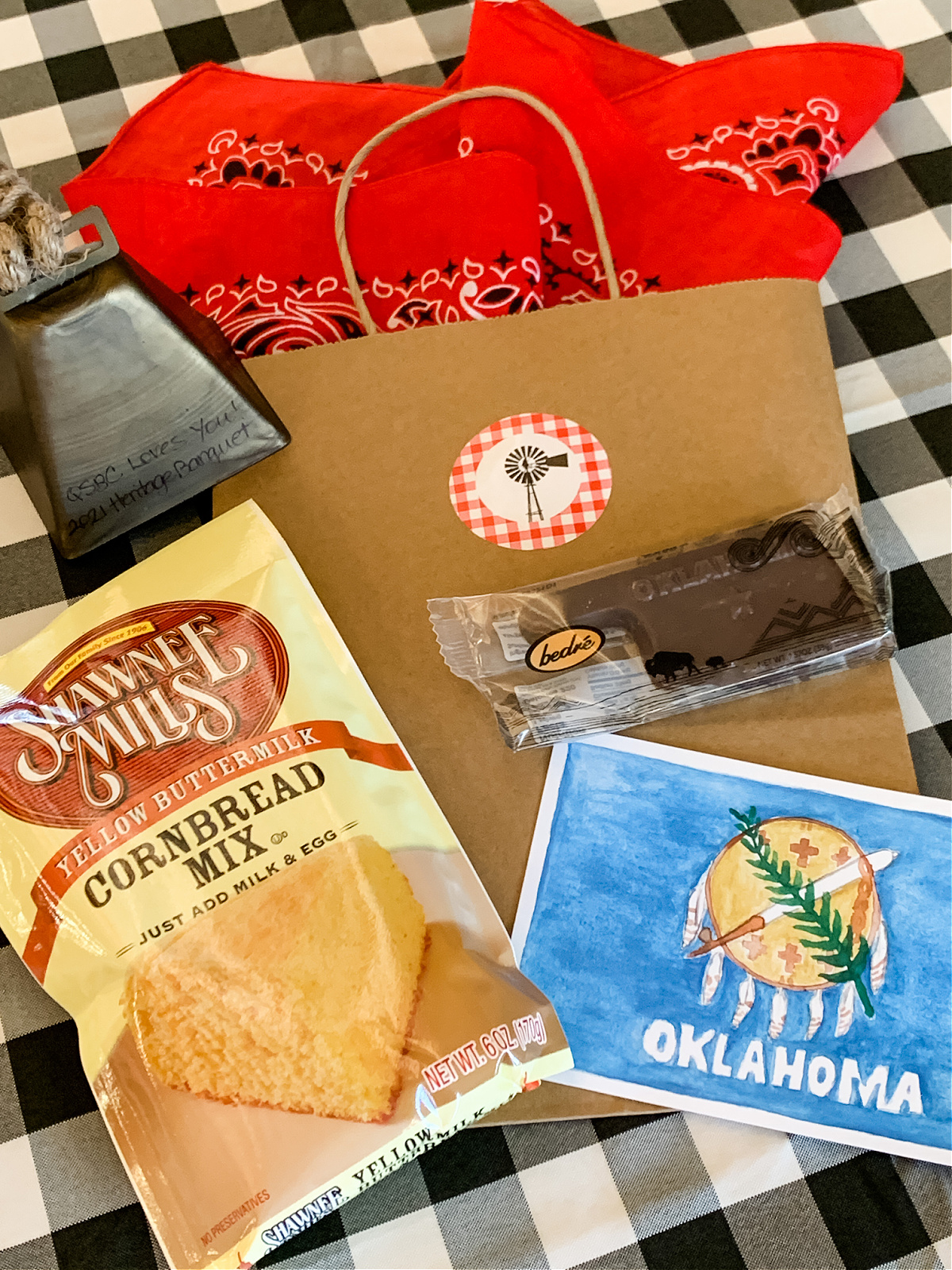 OKLAHOMA/WESTERN THEME BANQUET STAGE AND TABLE DECORATIONS | Dimples ...