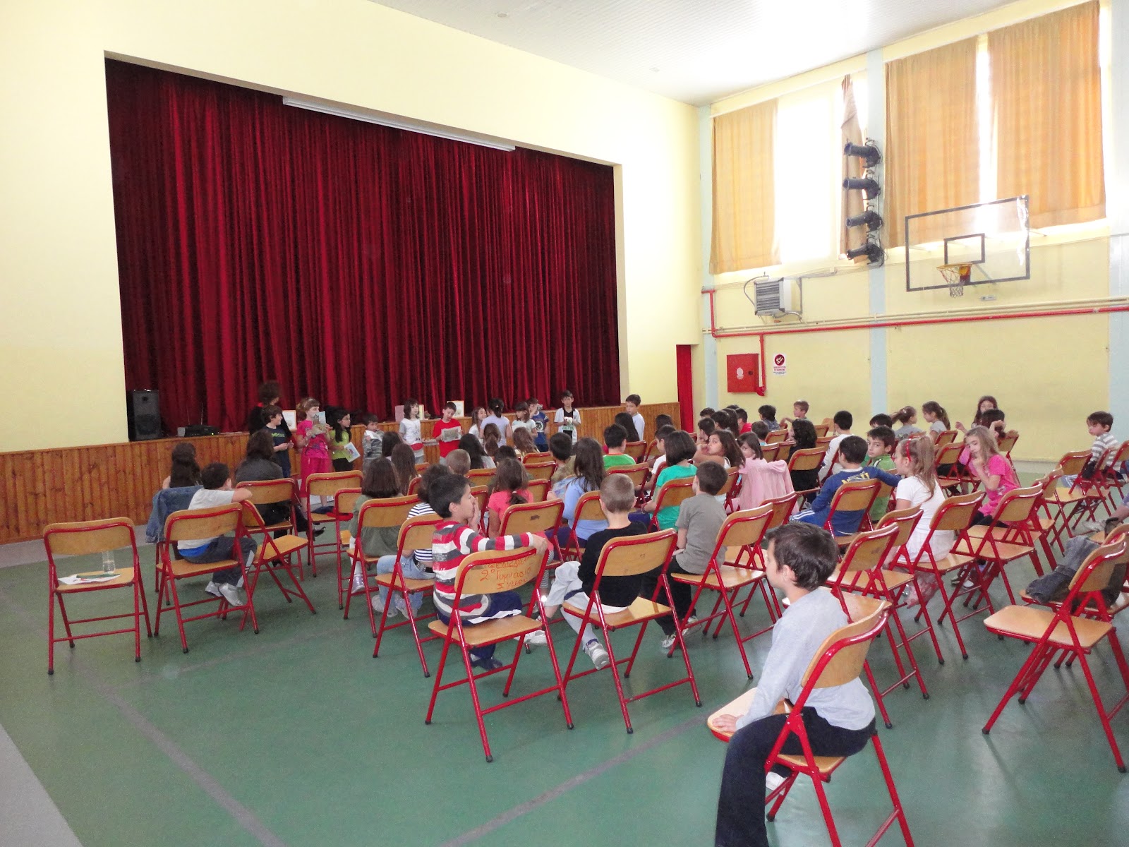 1o Δημοτικό Σχολείο Συκεών: H ΣΥΓΓΡΑΦΕΑΣ ΑΓΓΕΛΙΚΗ ΠΑΠΑΔΟΠΟΥΛΟΥ ΣΤΑ 1ο ...