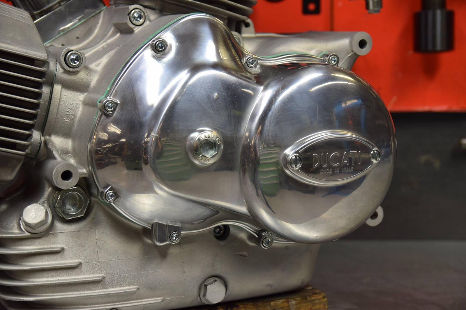 Racing Cafè: Engines - Ducati 750 Sport 1974