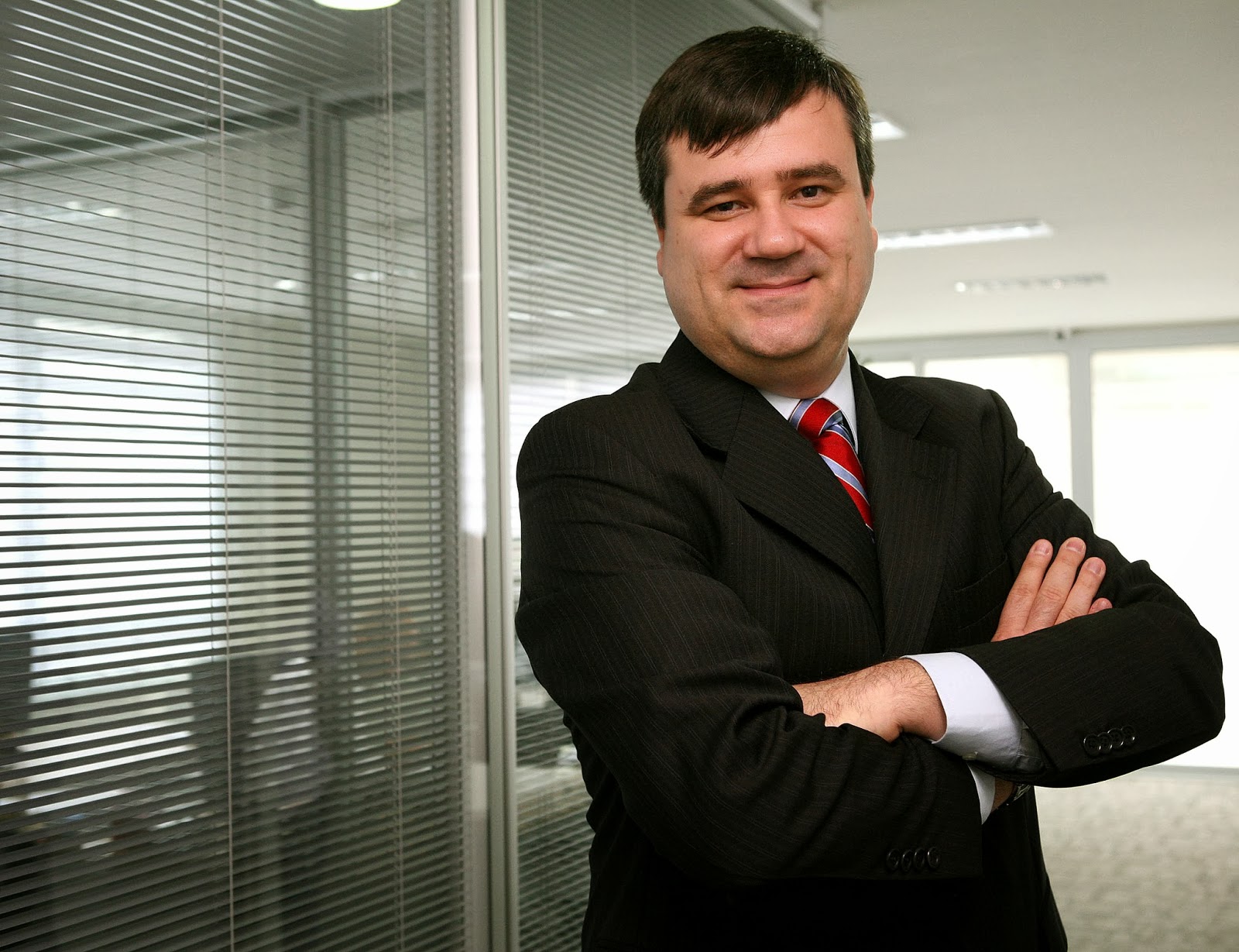 INTERCAMP FIRMA PARCERIA COM B-DATUM - Panorama de Negócios