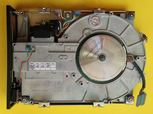 BugWorkShop - 甲蟲工作室: MiniScribe M3425P 20MB 硬碟機（Hard Disk Drive）- 拆解（二）