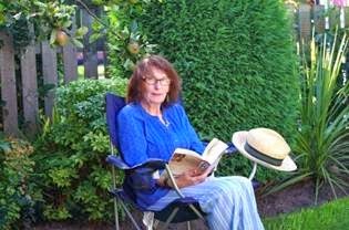 The Little Reader Library: Murder on a Summer's Day - Frances Brody ...