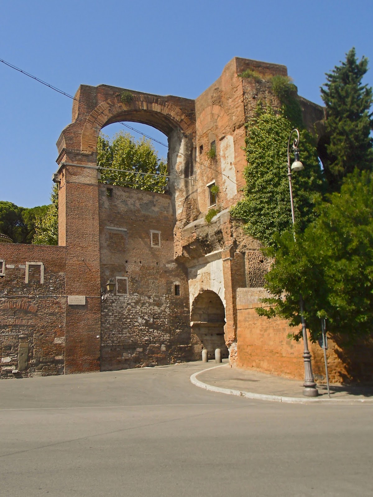 L'Arco di Dolabella - Pazza di Roma