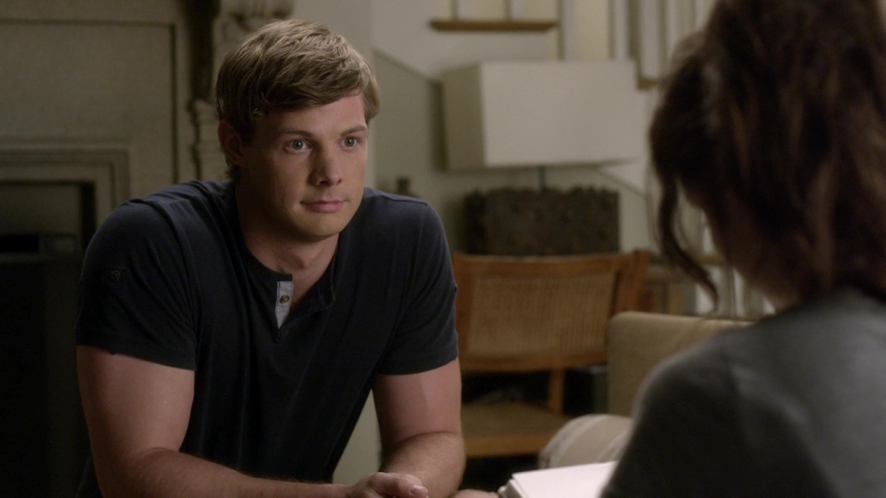 ausCAPS: Brandon W. Jones shirtless in Pretty Little Liars 3-19 "What ...
