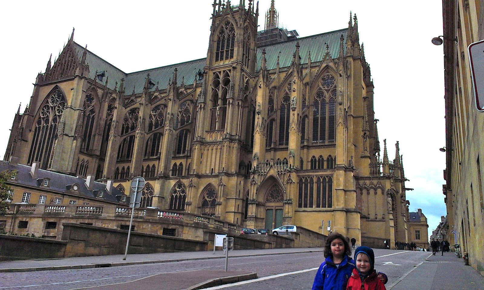 The Ts: Metz Cathedral and the Birth of "Simplicity Sightseeing"