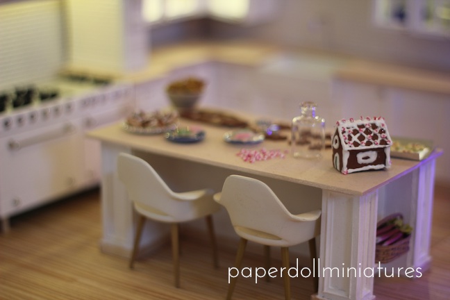 Christmas Kitchen — Paper Doll Miniatures