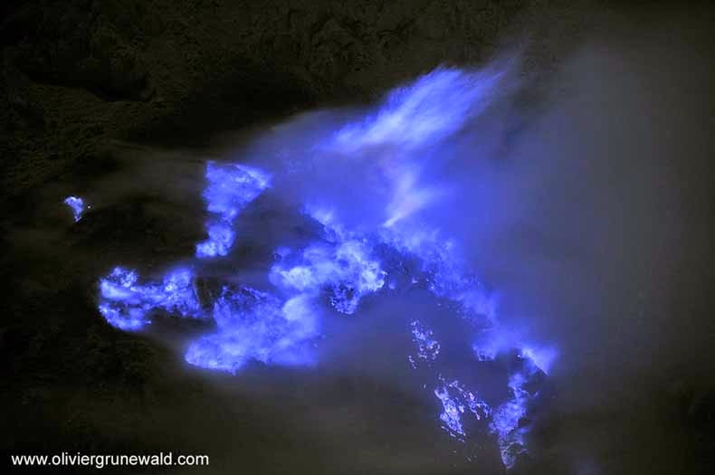 Kawah Ijen - Volcán indonesio arroja hermosa lava azul - Artemodern