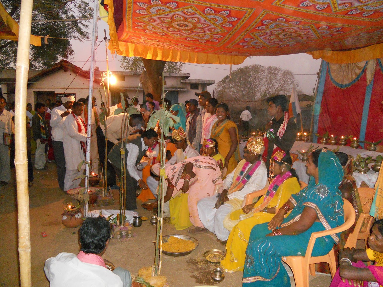 GONDMAHASABHA: GOND SAMAJ ME SAMUHIK SAMAJIK VIVAH